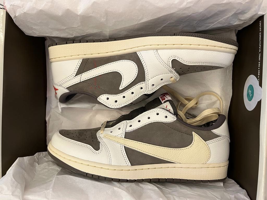 Aj1 low Travis Scott reverse mocha, Men's Fashion, Footwear, Sneakers ...