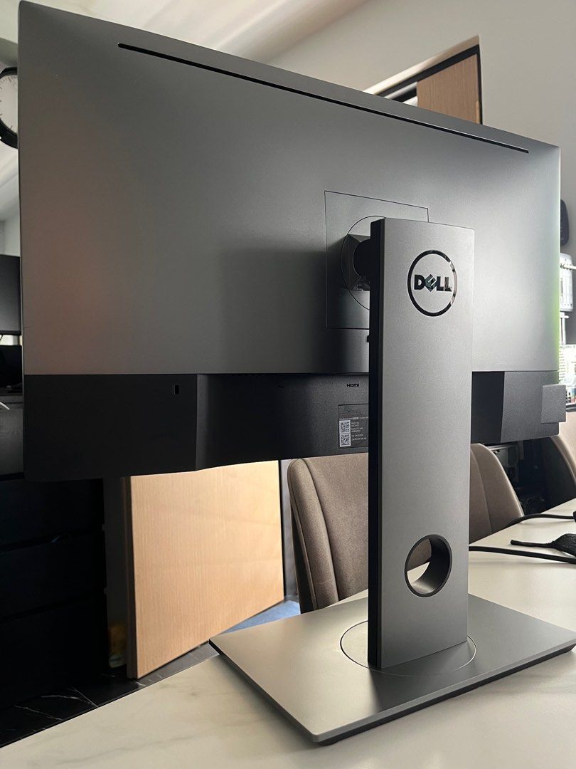 DELL UltraSharp U2718Q 27" inch 4K UHD 3840 x 2160 IPS Professional ...