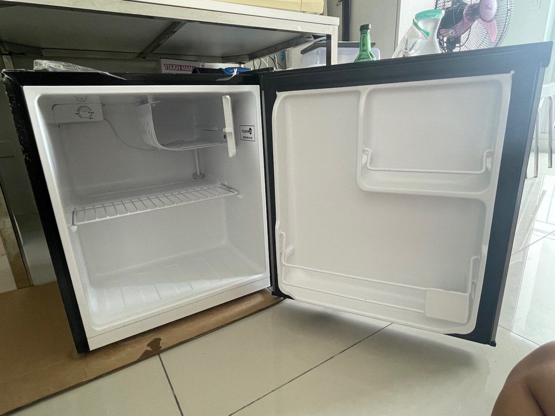 Fujidenzo Refrigerator RB-18HS, TV & Home Appliances, Kitchen ...