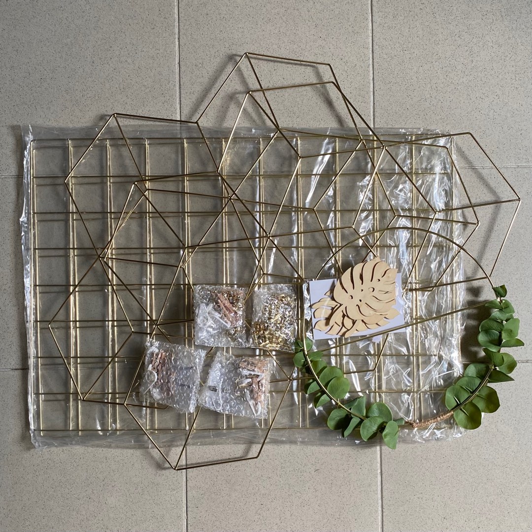 Gold frame props for hanging photos, decoration, organising, wedding ...