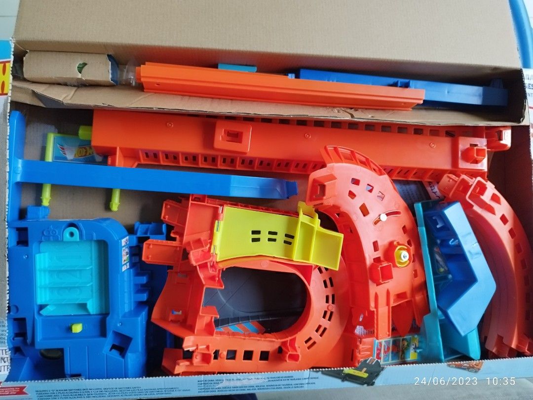 Hot Wheels Motorised Roller Coaster Set, Hobbies & Toys, Toys & Games ...