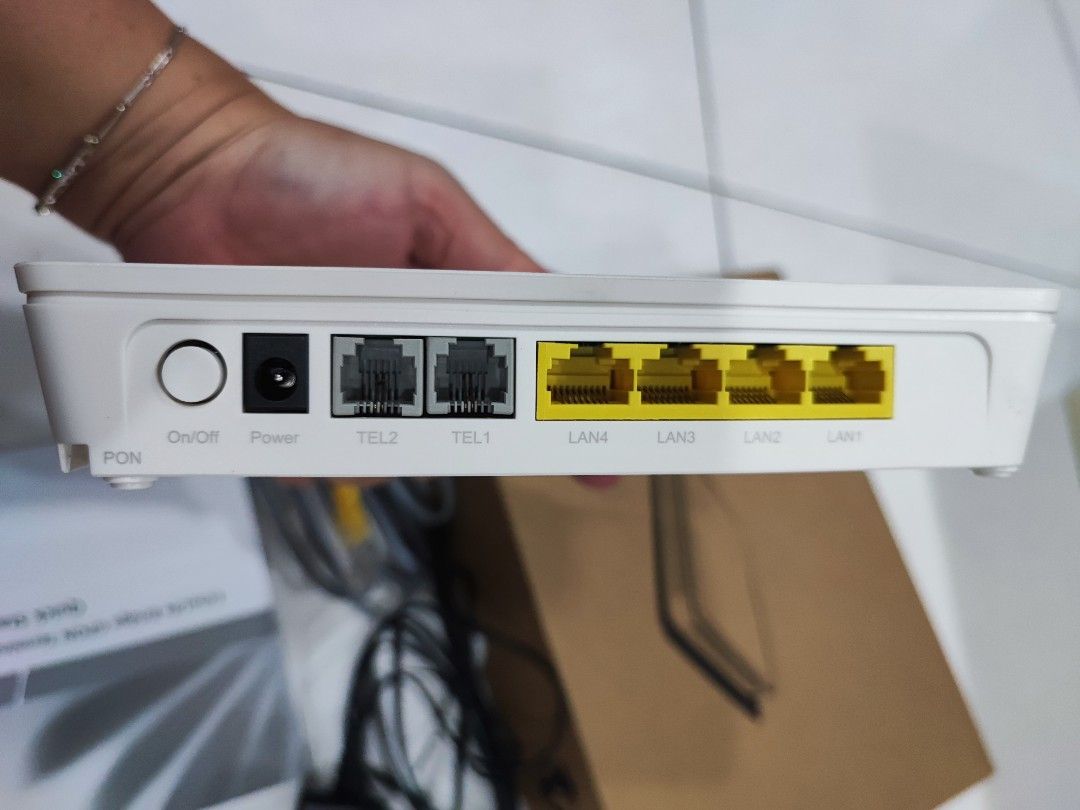 Huawei EchoLife GPON Terminal Fibre Optic MODEM, Computers & Tech ...