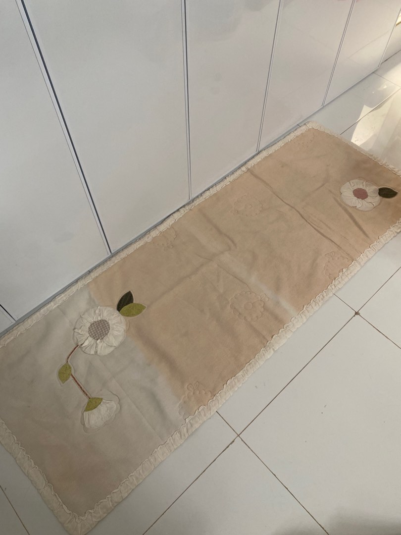 Keset Bunga Timbul Shabby 183 x 69, Perabotan Rumah di Carousell