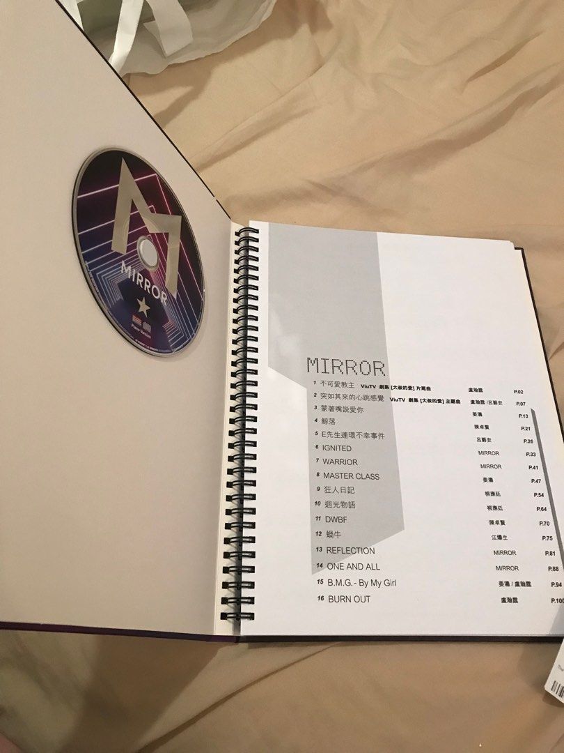 Mirror music score book （附CD) 琴譜, 興趣及遊戲, 音樂、樂器 & 配件, 音樂與媒體 - 樂譜 - Carousell