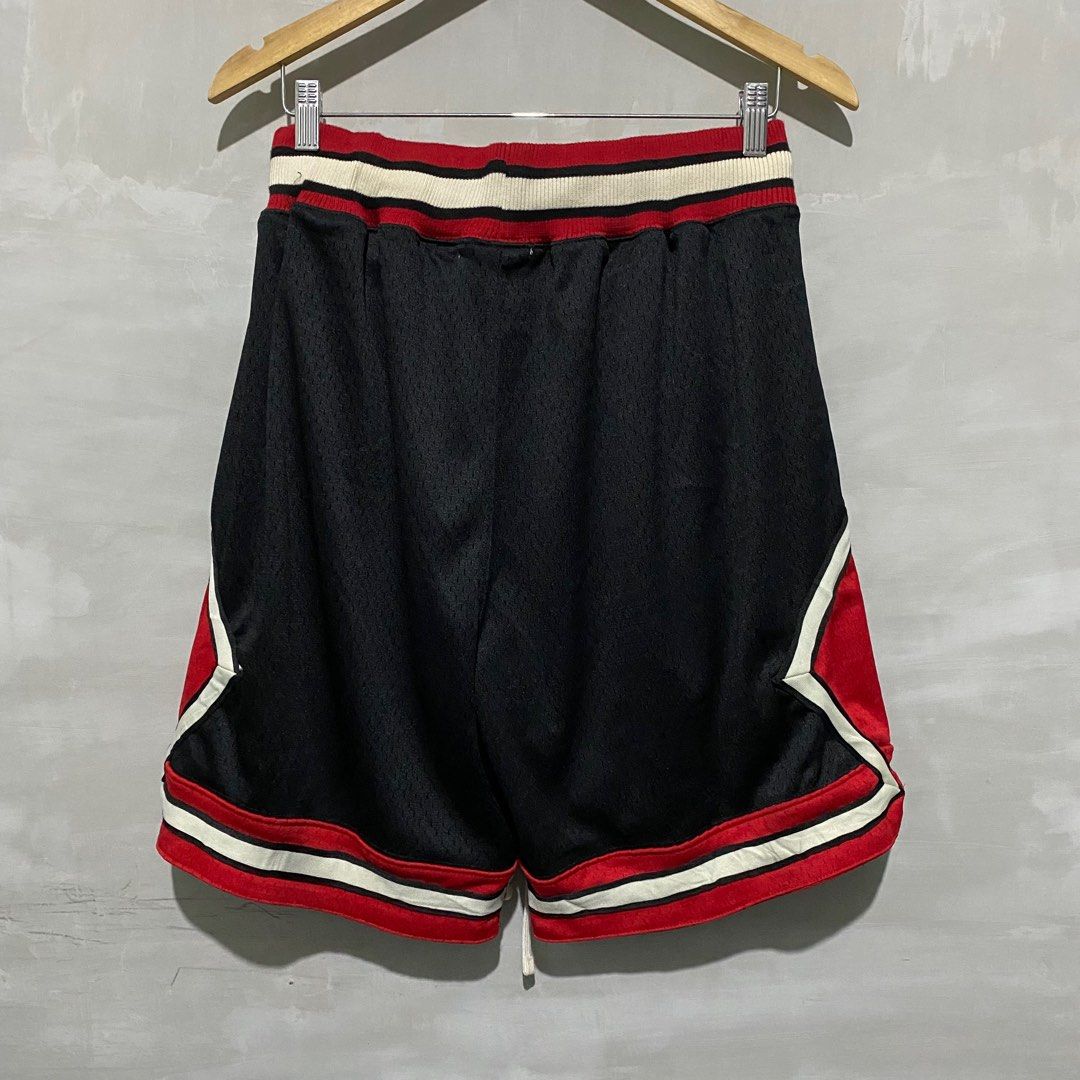 Mnml basketball shorts (chicago bulls), Men's Fashion, Bottoms, Shorts ...