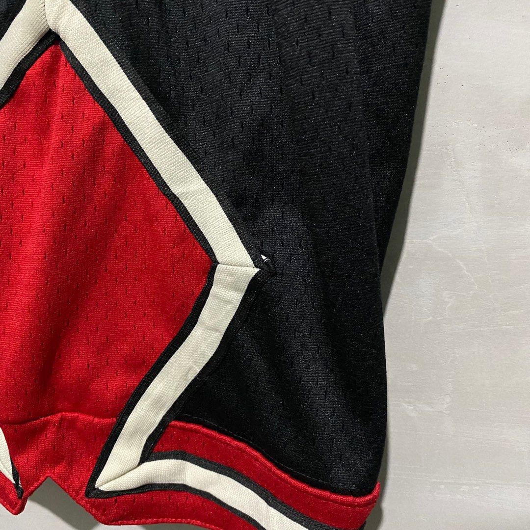 Mnml basketball shorts (chicago bulls), Men's Fashion, Bottoms, Shorts ...