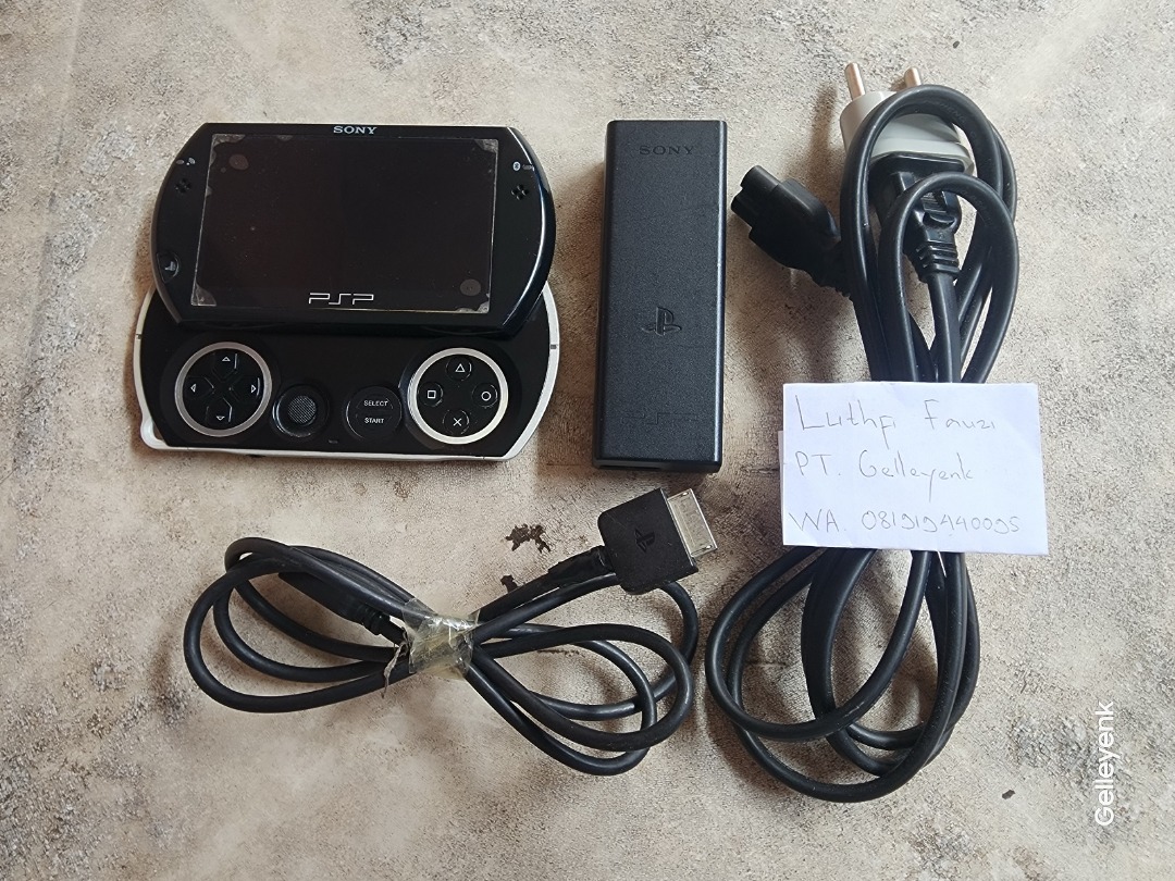 Playstation Portable PSP Go Black 16GB Full Game 032, Video Game, Konsol di Carousell