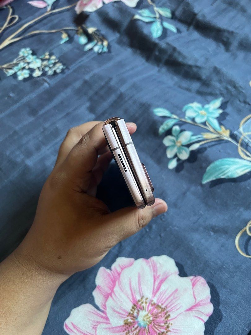 Preowned Samsung Galaxy z Fold 2 (256GB,12+8GB Ram), Mobile Phones & Gadgets, Mobile Phones ...