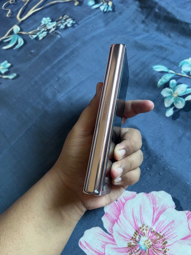 Preowned Samsung Galaxy z Fold 2 (256GB,12+8GB Ram), Mobile Phones & Gadgets, Mobile Phones ...