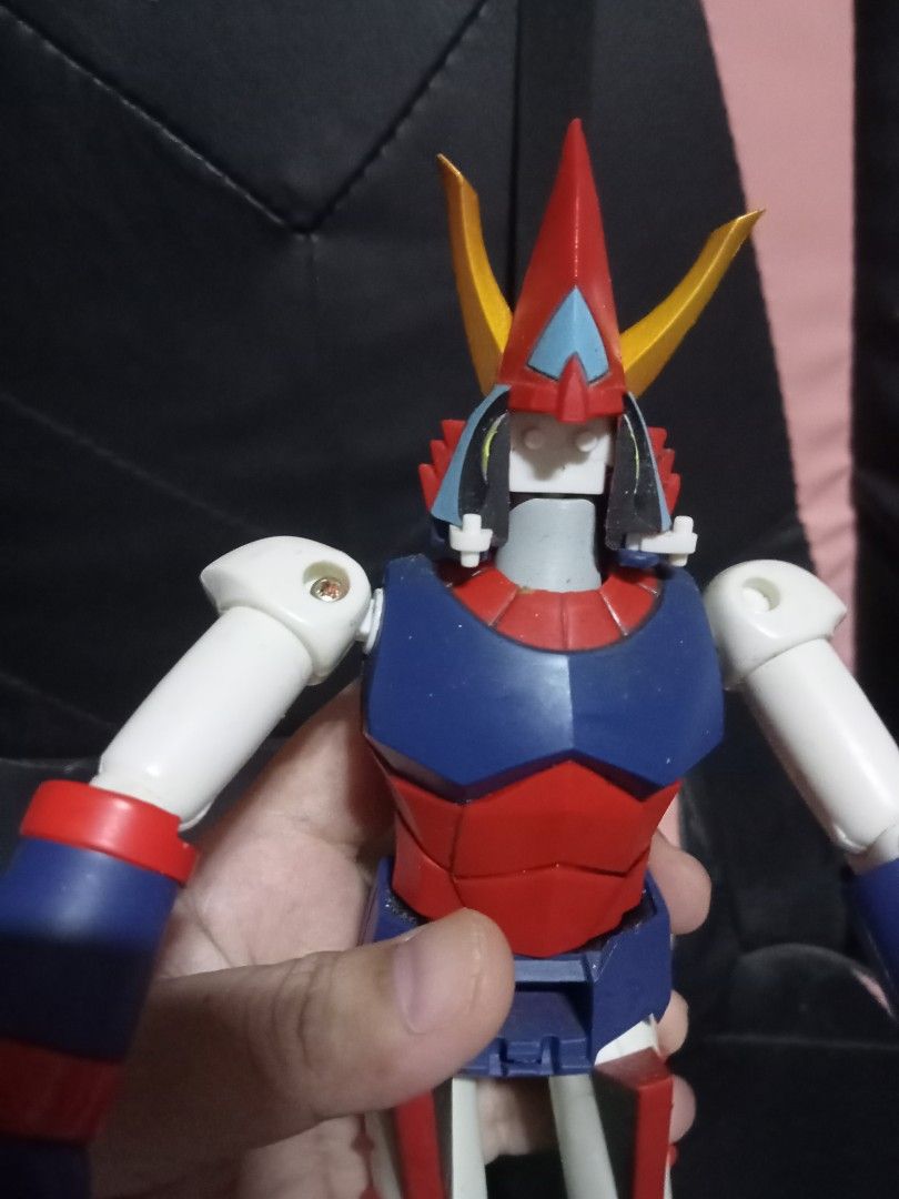 Raiden robot fully articulated as is on Carousell