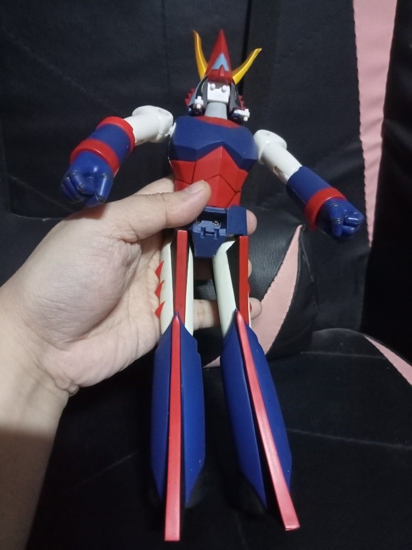 Raiden robot fully articulated as is on Carousell