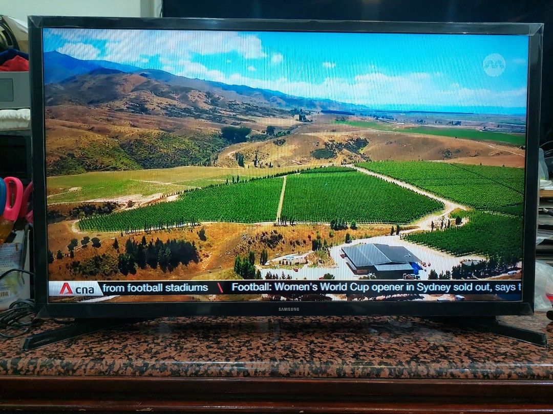 SAMSUNG 32in Fulll HD Digital TV (Free ChromeCast) FOC Delivery or self ...