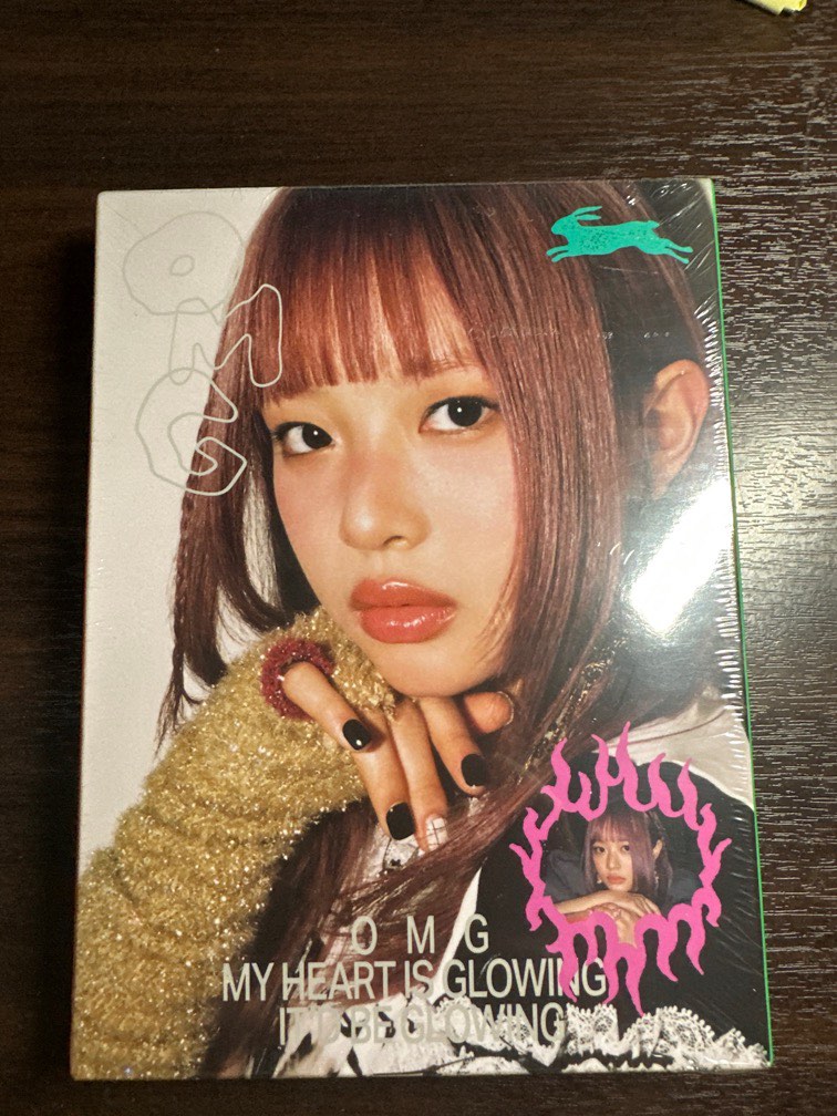 sealed hanni omg album, Hobbies & Toys, Memorabilia & Collectibles, K ...