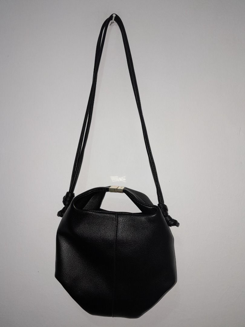 Sling bag kecil Pln, Fesyen Wanita, Tas & Dompet di Carousell