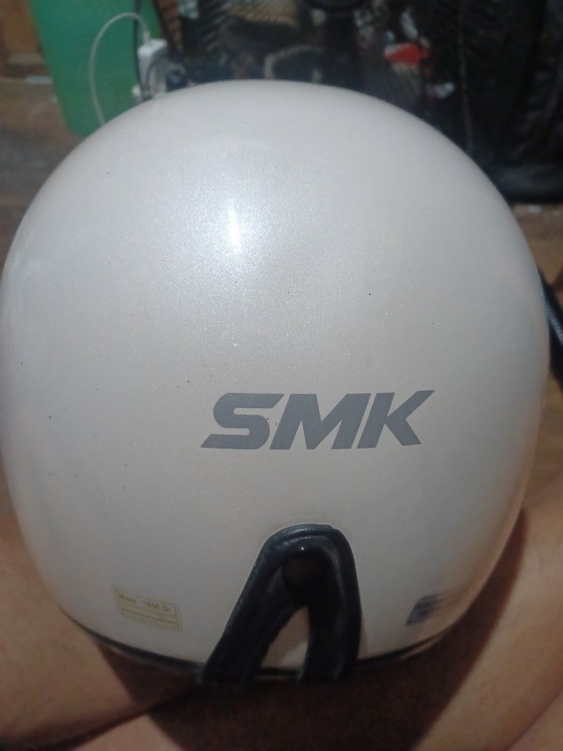 SMK classic helmet XL (White) on Carousell
