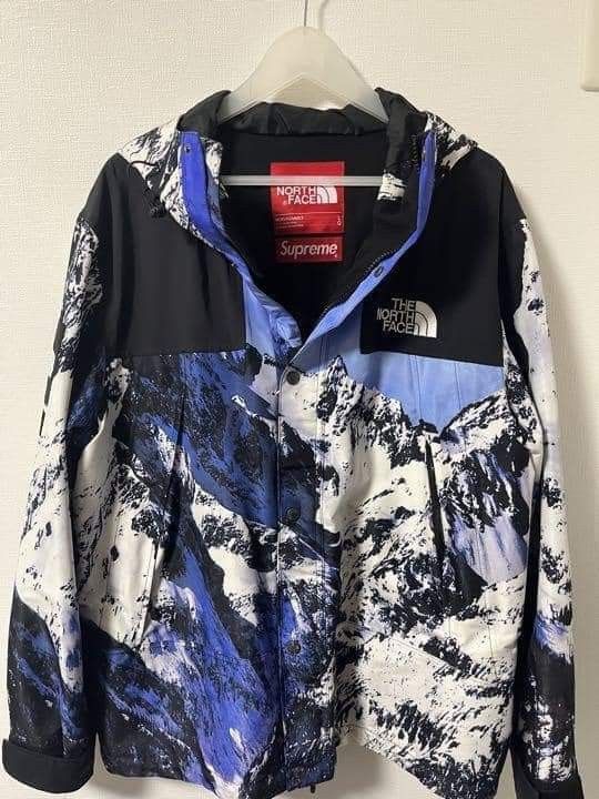 TNF X SUPREME WINDBREAKER on Carousell