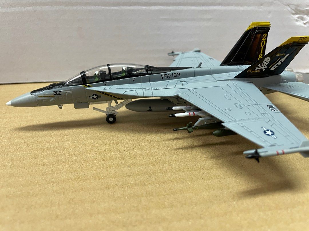 1/100 McDonnell Douglas F18B Hornet Strike fighter, Hobbies & Toys ...