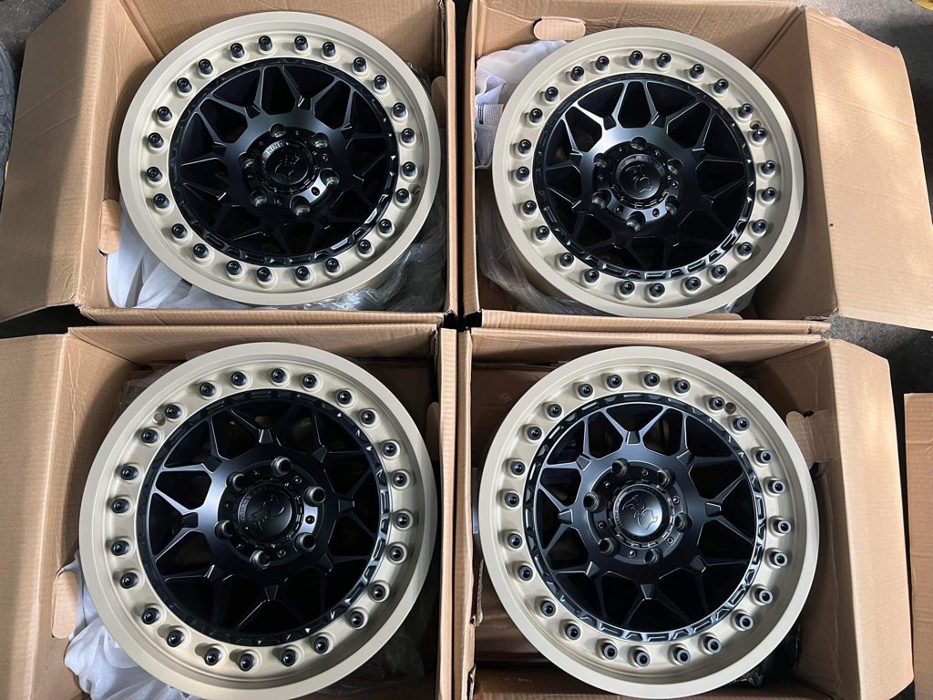 18” Blackrhino Alpha Mags 6Holes pcd 139 Black face/ Dessert sand lip ...