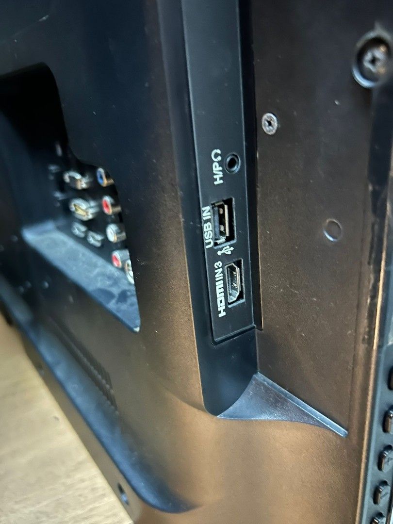 32" tv [ LG / Aquos/ Sony], TV & Home Appliances, TV & Entertainment ...