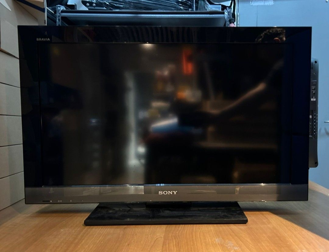 32" tv [ LG / Aquos/ Sony], TV & Home Appliances, TV & Entertainment ...