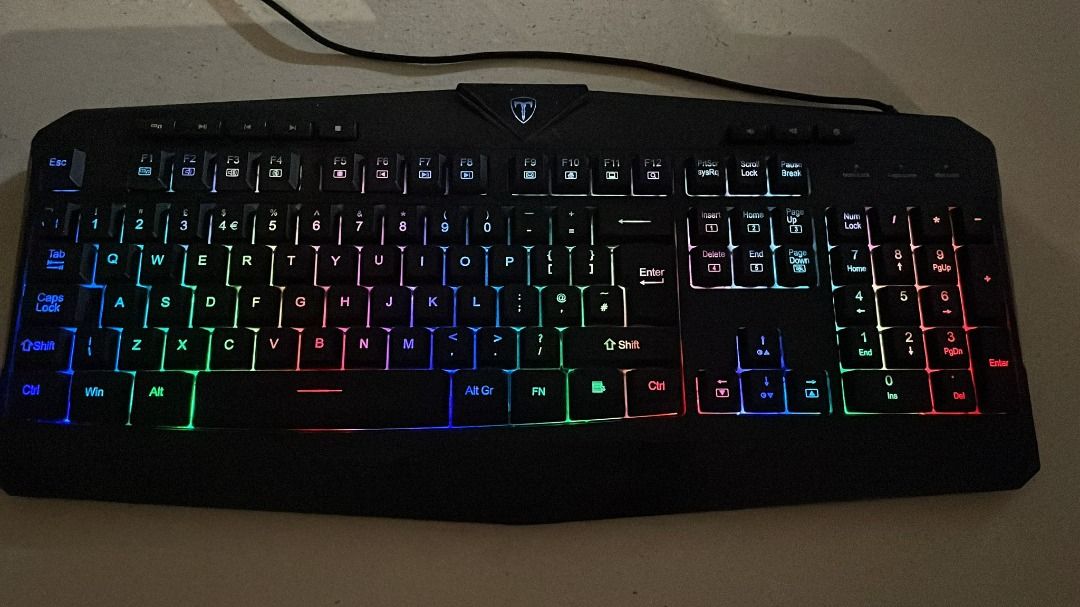 3551) KEYBOARDS - VICTSING PC232 GAMING KEYBOARD 112 KEYS WIRED ...