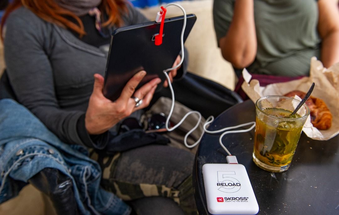 【全新行貨 門市現貨】SKROSS Reload 5 Power Bank 5000 mAh, 手提電話, 電話及其他裝置配件, 電池及充電器 ...