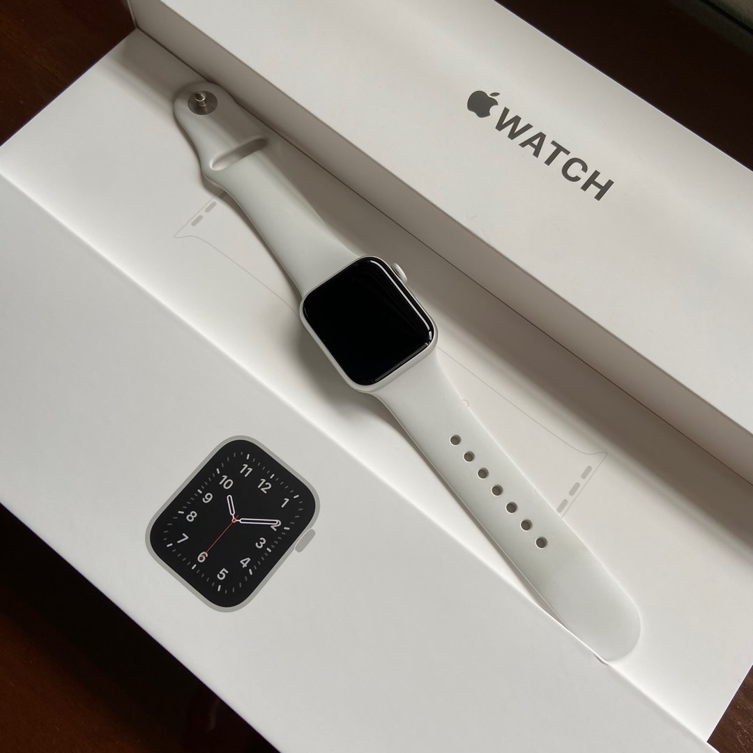 Apple Watch SE 1st Gen 40mm Silver, Women's Fashion, Watches ...