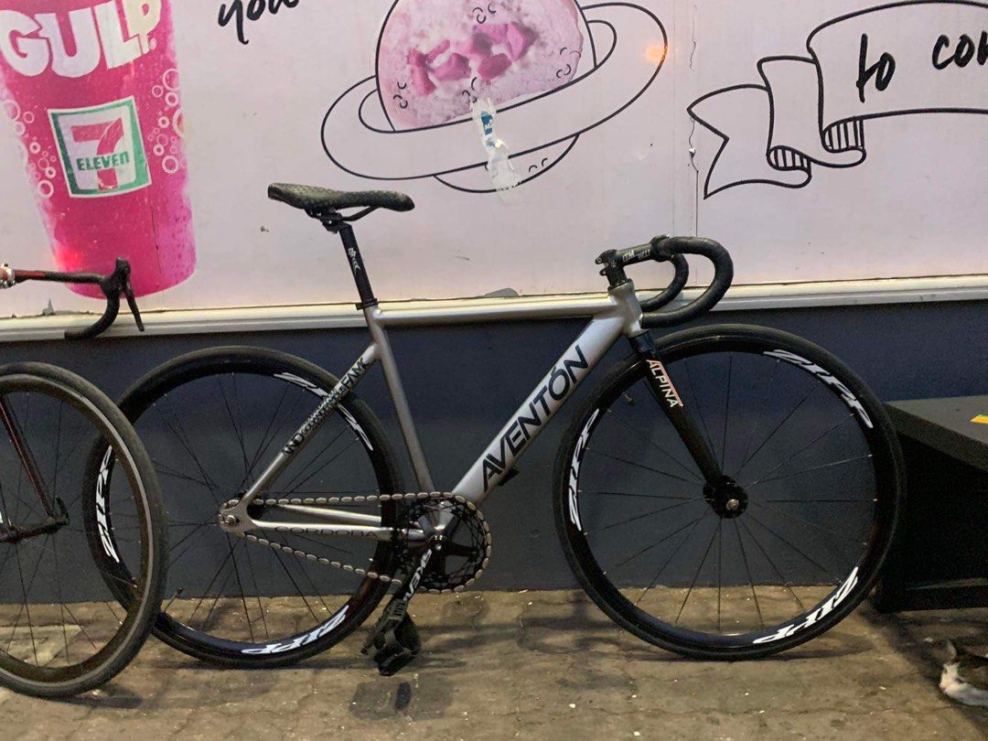 Aventon fixie wholebike on Carousell