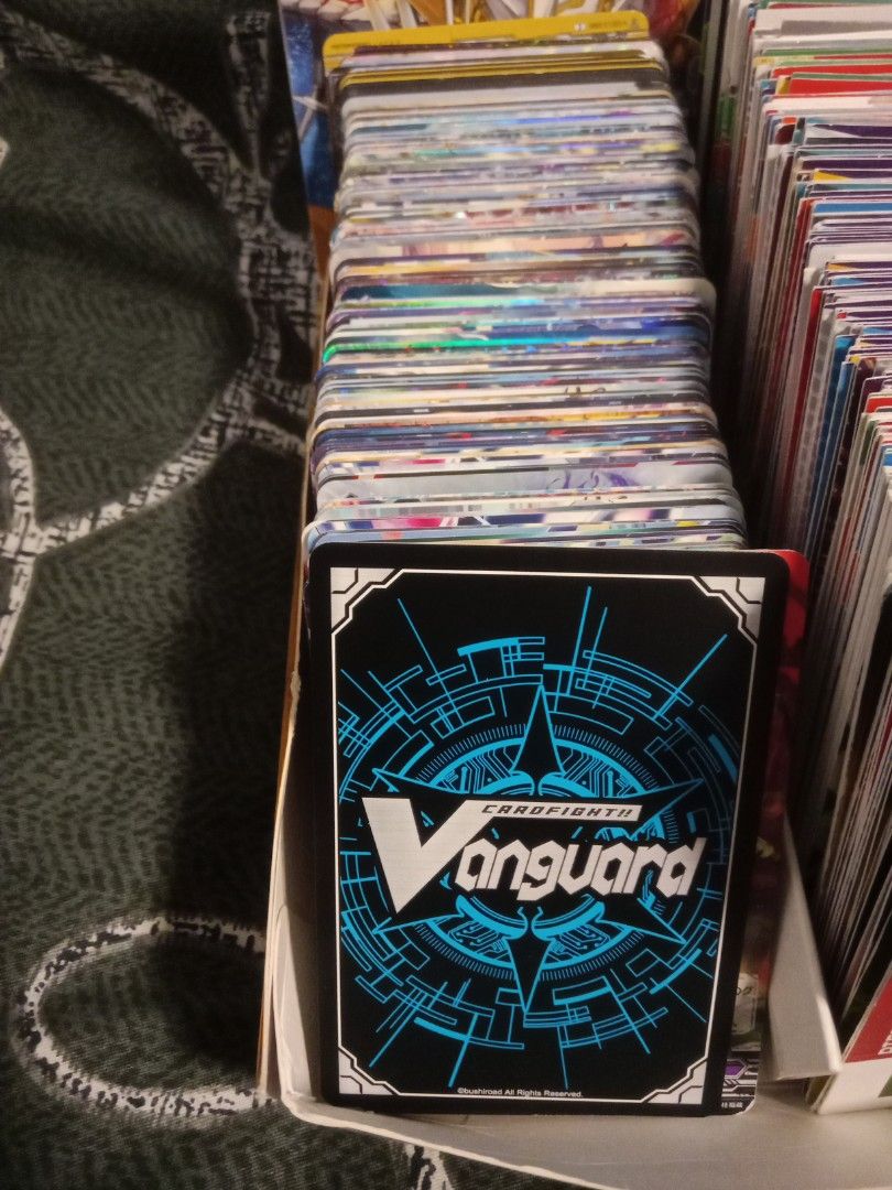 Cardfight vanguard cards randomly inserted (common,rares,double rares ...