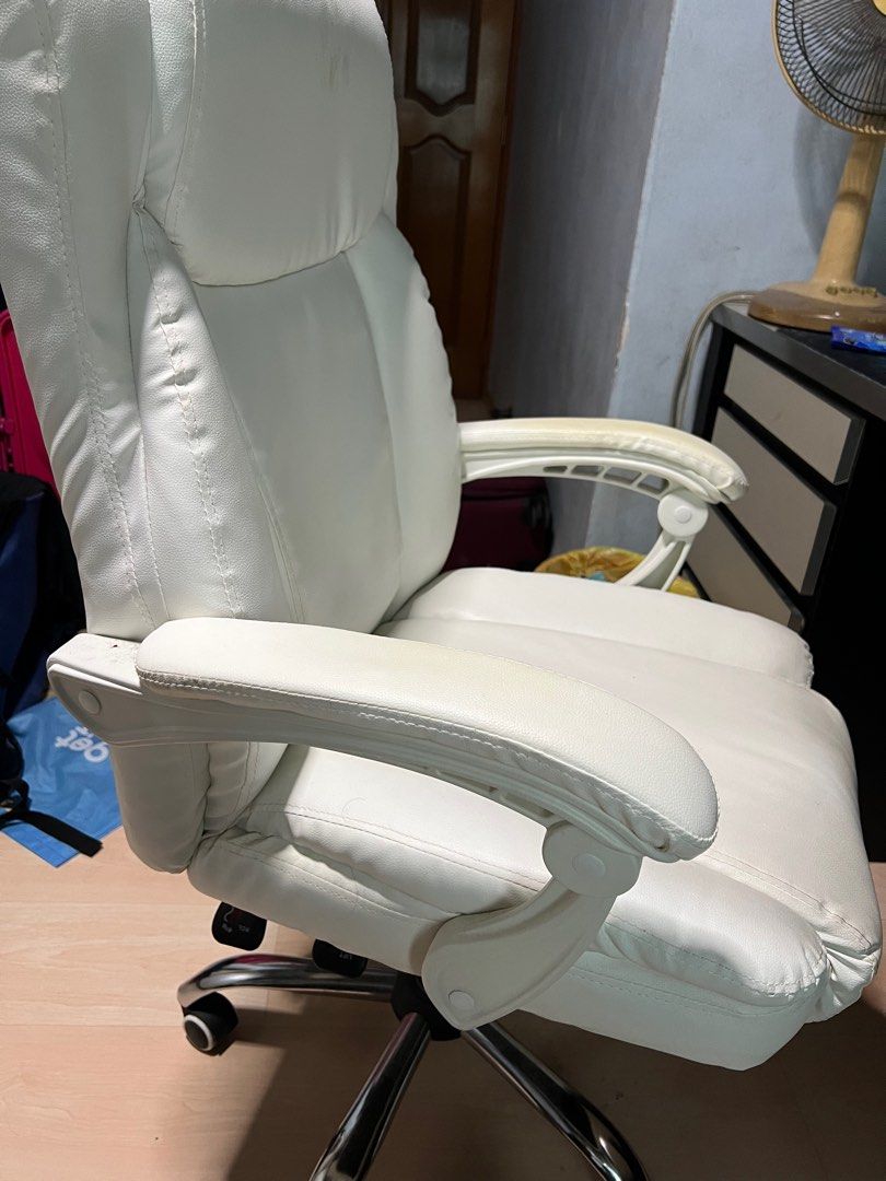 Dell 24 inch monitor and chair, Computers & Tech, Parts & Accessories ...