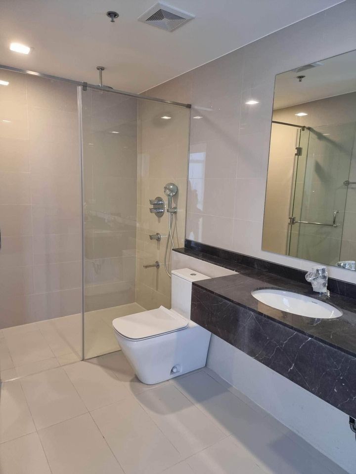 For Sale: Bedroom East Gallery Place in BGC British School Manila ...