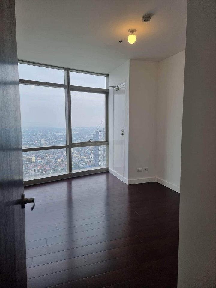 For Sale: Bedroom East Gallery Place in BGC British School Manila ...