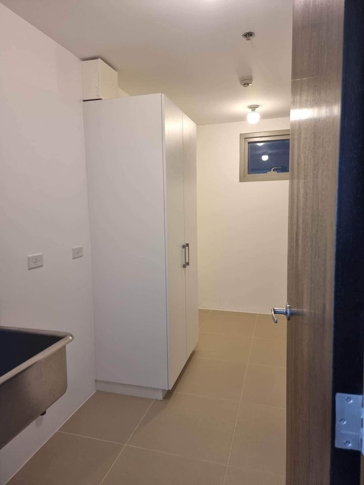 For Sale: Bedroom East Gallery Place in BGC British School Manila ...