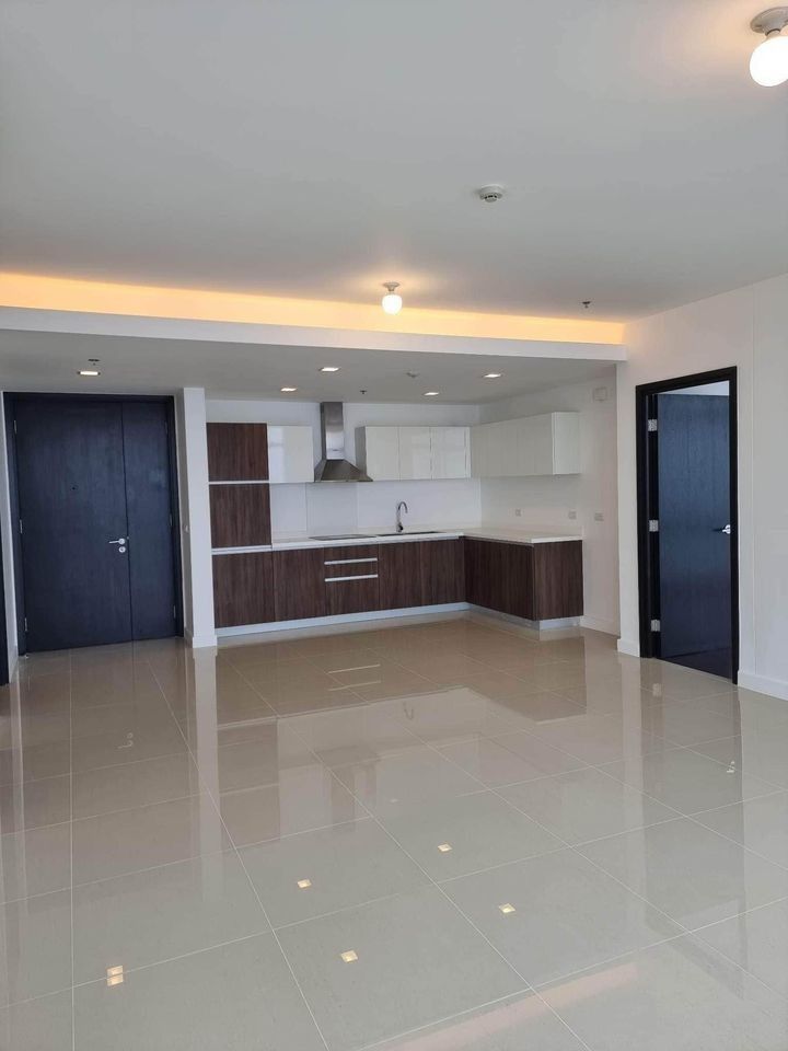 For Sale: Bedroom East Gallery Place in BGC British School Manila ...