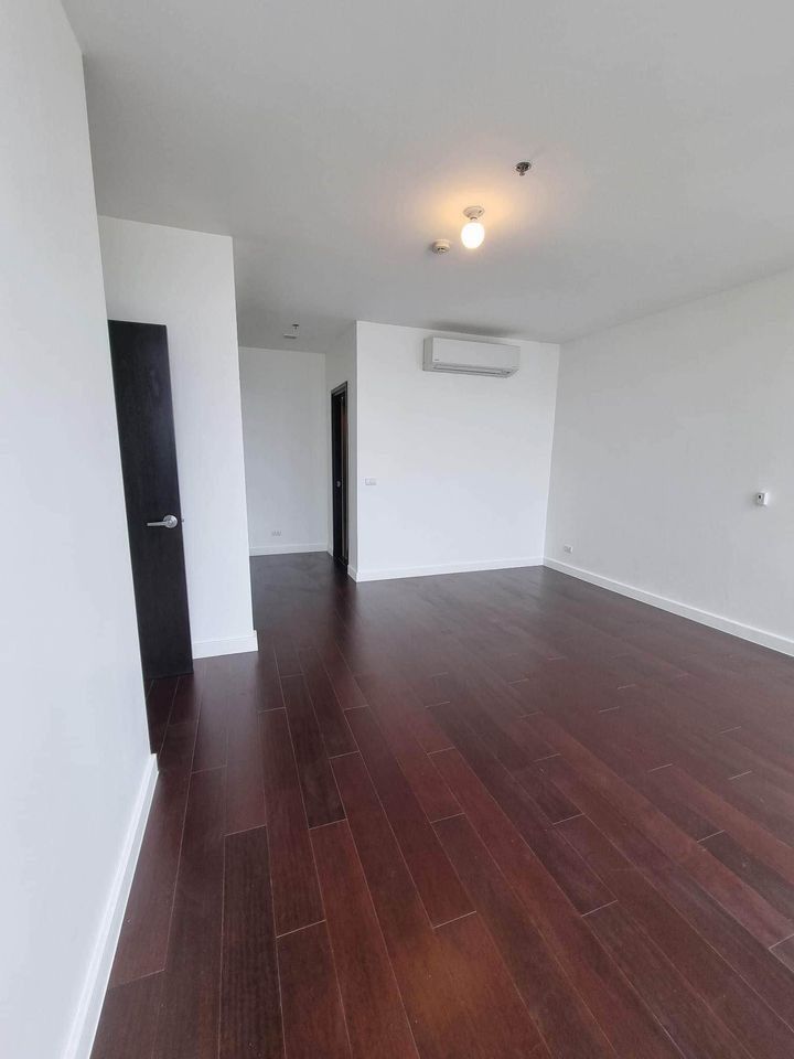 For Sale: Bedroom East Gallery Place in BGC British School Manila ...