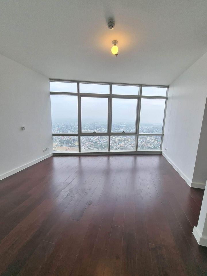 For Sale: Bedroom East Gallery Place in BGC British School Manila ...