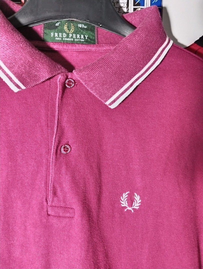 Fred Perry maroon, Fesyen Pria, Pakaian , Atasan di Carousell