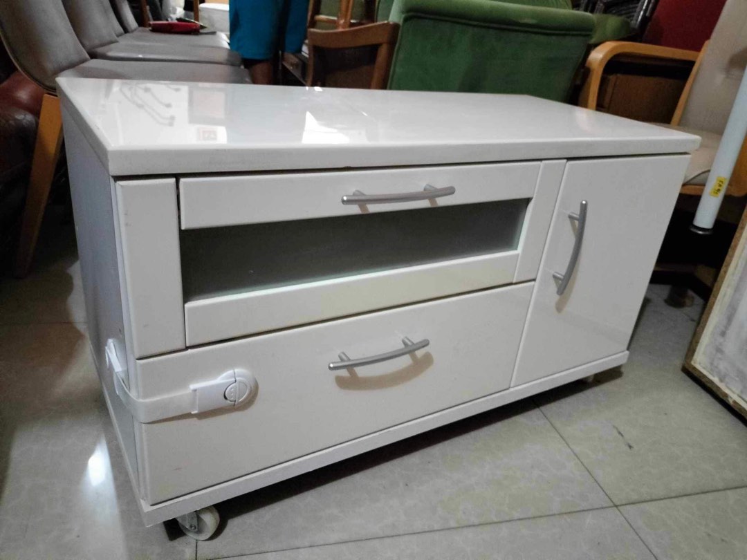 ‼️JAPAN SURPLUS SOLID WOOD TV RACK IN GOOD CONDITION‼️, Furniture ...