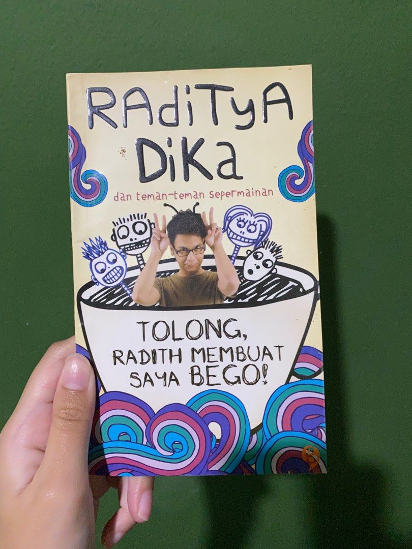 Novel Tolong, Radith Membuat Saya B, Buku & Alat Tulis, Buku di Carousell