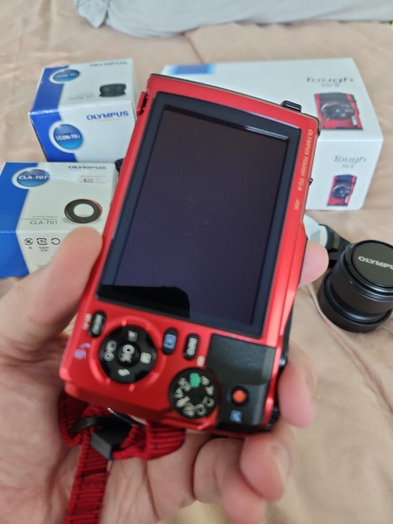 Olympus Tough TG-6 with TCON-T01 Lens, FD-1 Flash Diffuser and ...