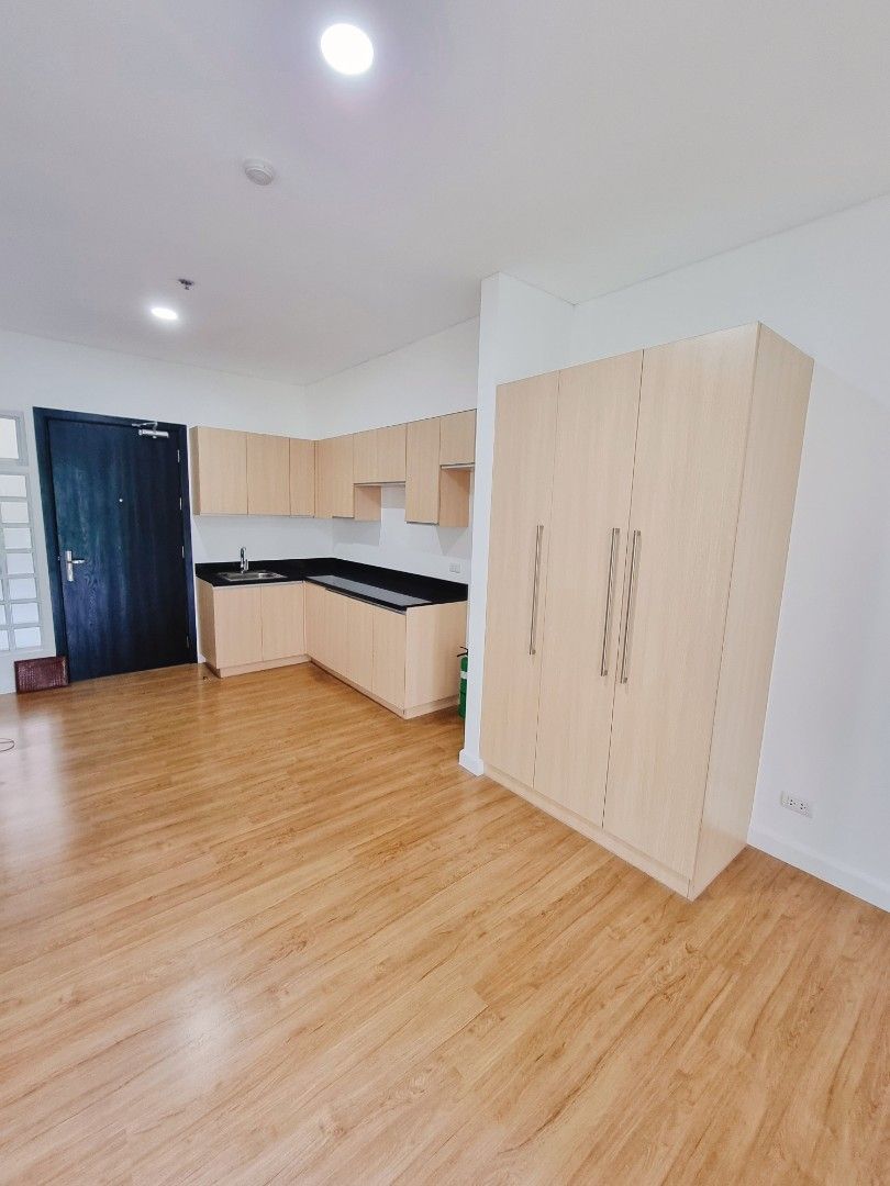 RARE Ground Floor Studio Unit w/ Parking Slot Unit The Veranda Arca ...