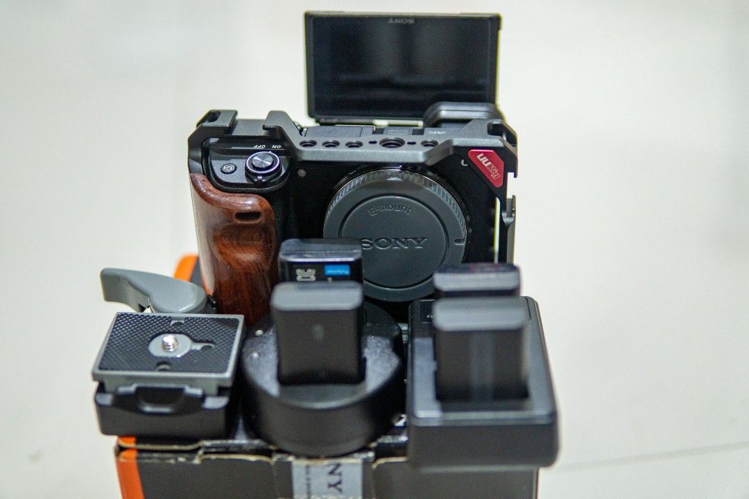 Sony a6400 with Rig Cage, Photography, Cameras on Carousell