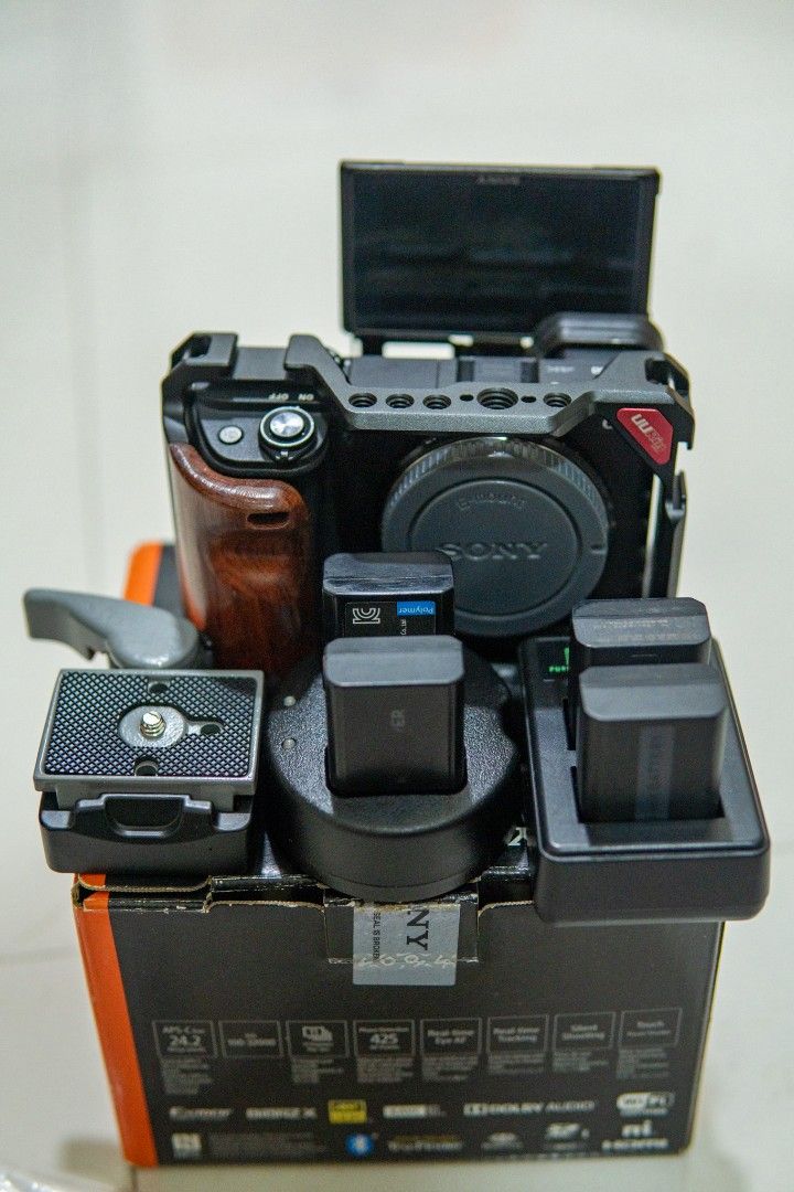 Sony a6400 with Rig Cage, Photography, Cameras on Carousell