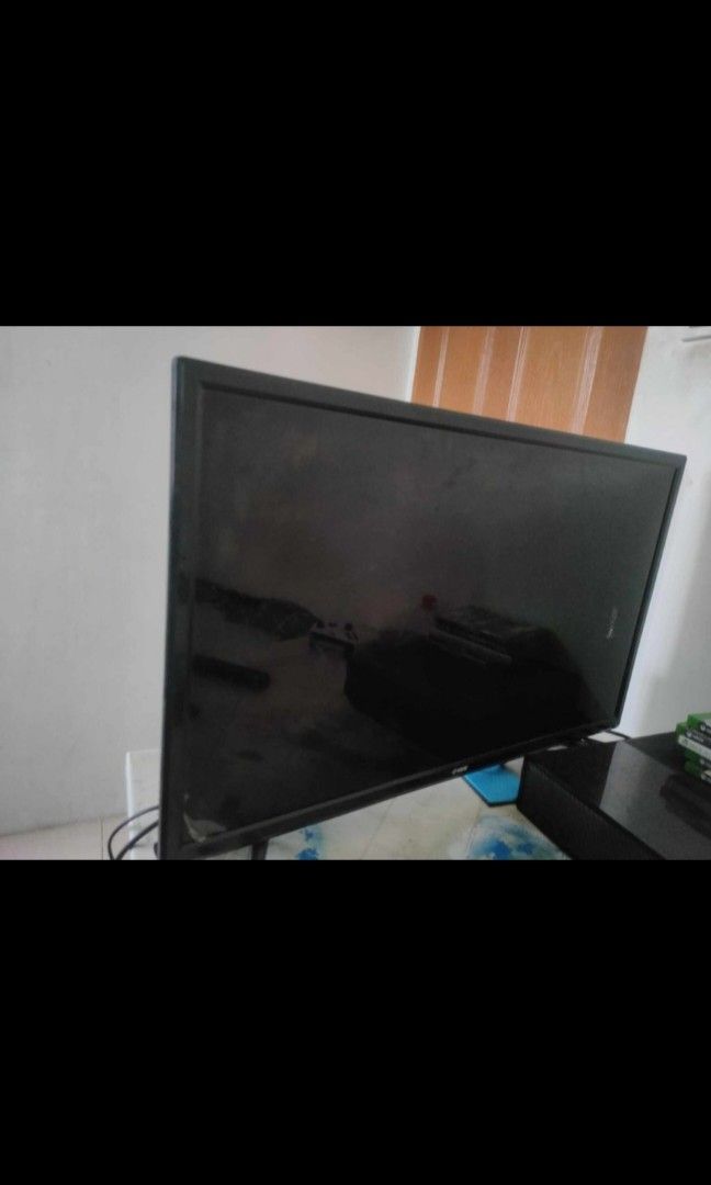 38 inch TV HUG brand on Carousell