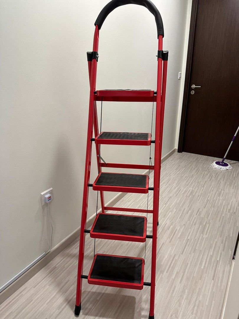 4 Steps Ladder, Furniture & Home Living, Home Improvement ...