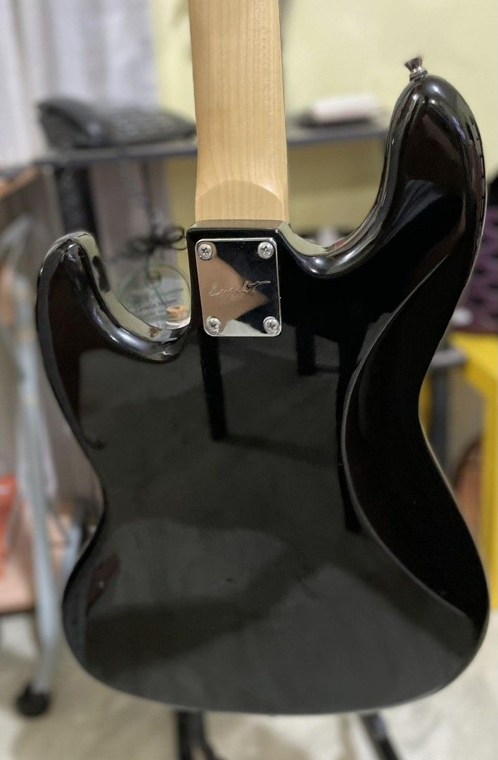 Base Guitar on Carousell