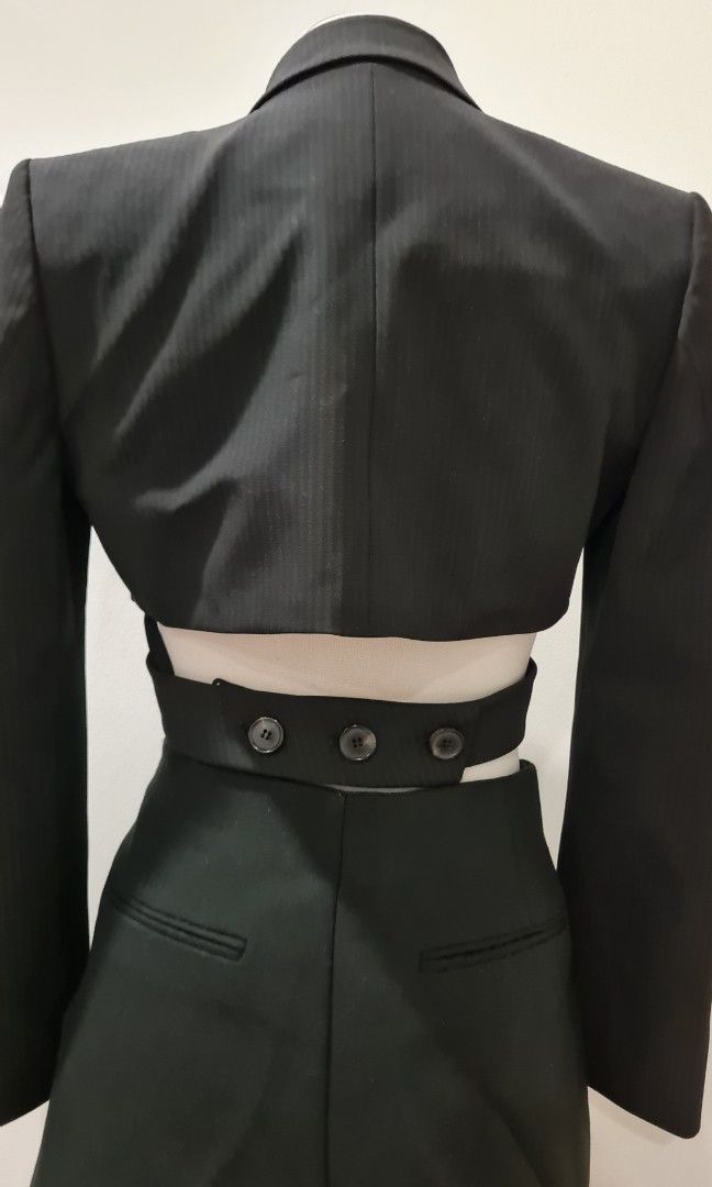 BNWT zara black cut out blazer jennie blackpink on Carousell