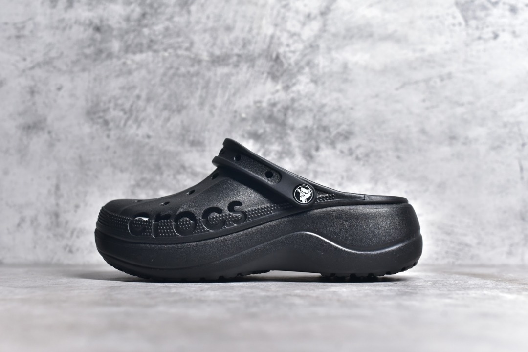 Crocs Baya Platform Clogs Black, Men's Fashion, Footwear, Flipflops and Slides on Carousell