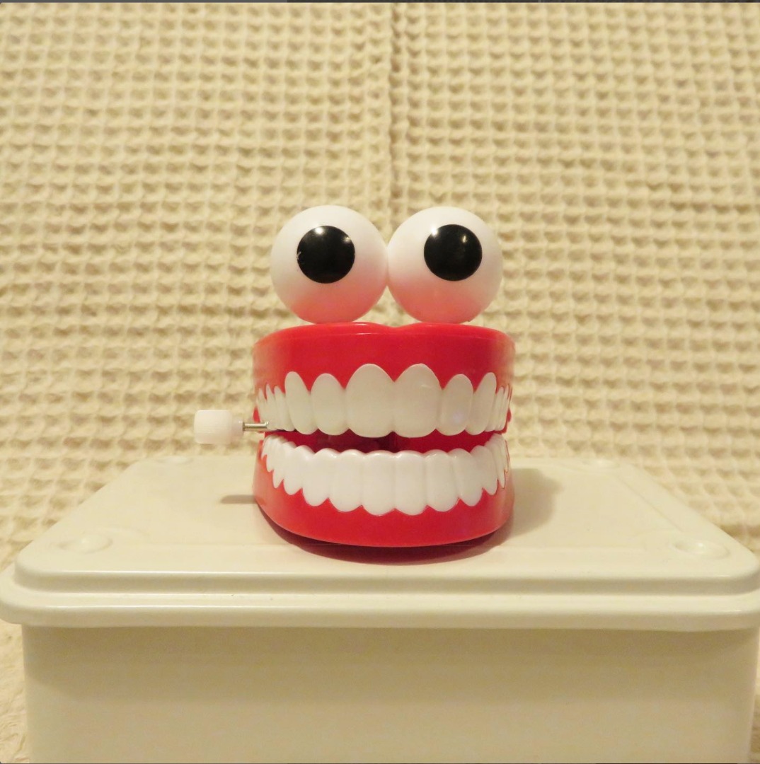 Dancing teeth - wind-up toy, Furniture & Home Living, Home Decor, Other ...