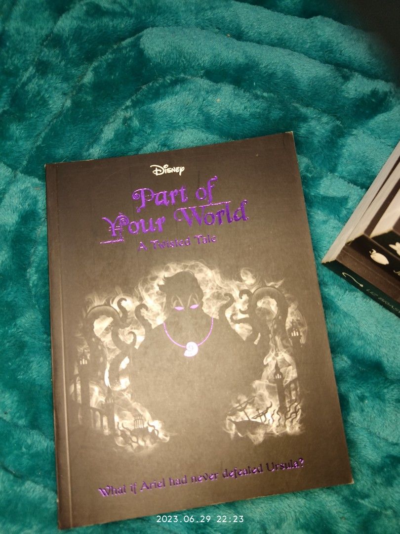 Disney Twisted Tales Book Of 7 set, Hobbies & Toys, Books & Magazines ...